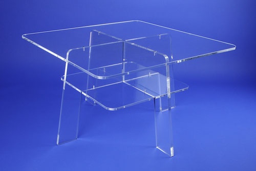 Table carrée plexi transparente
